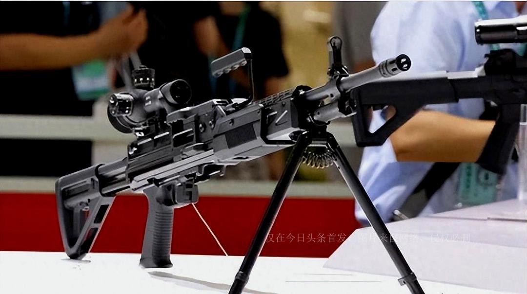 How light is the new domestic airliner? Weighing only 4.4 kilograms, it ...