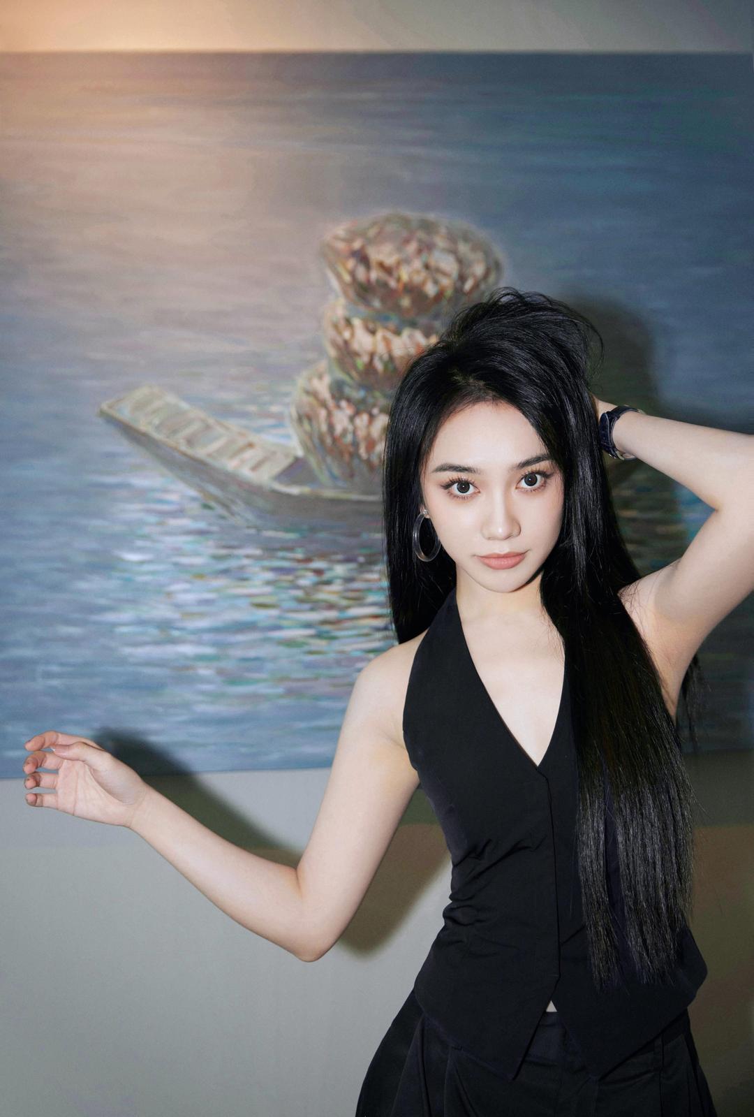 Solid as a Rock: Lin Boyang's amazing performance in two roles - iMedia