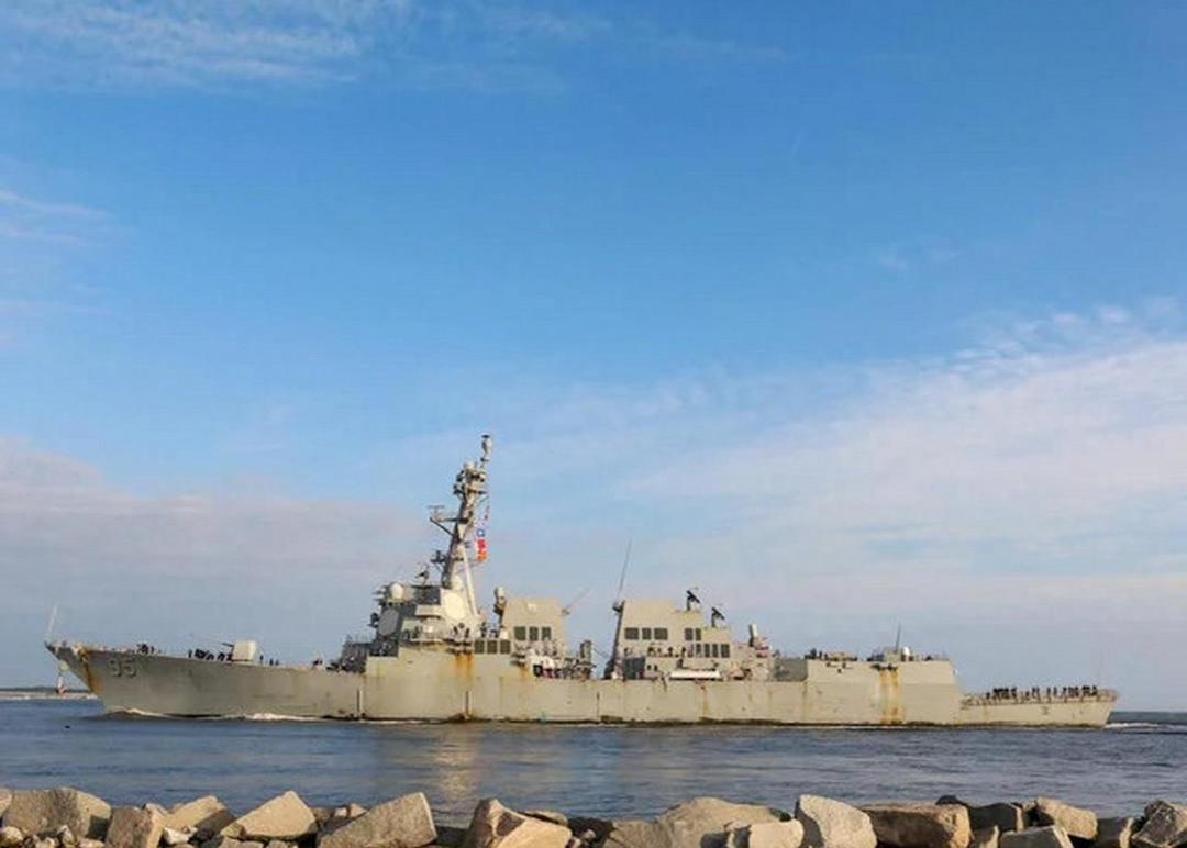 The US 9,500-ton giant ship VS the Chinese 052D warship, how obvious is the contrast? - iMedia