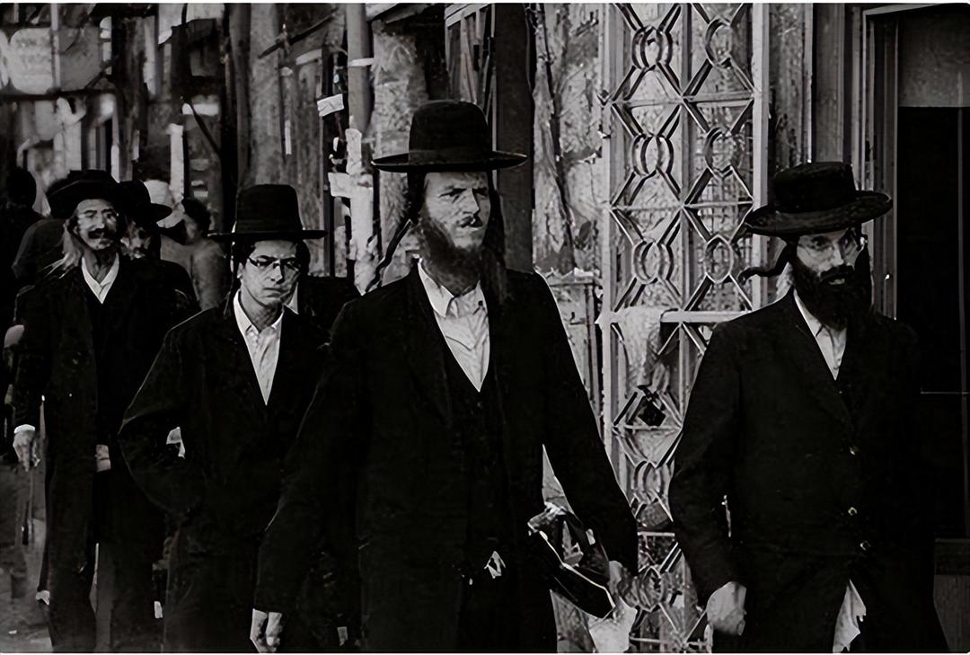 A brief analysis of the rise and fall of Jewish banking in Italy in the ...