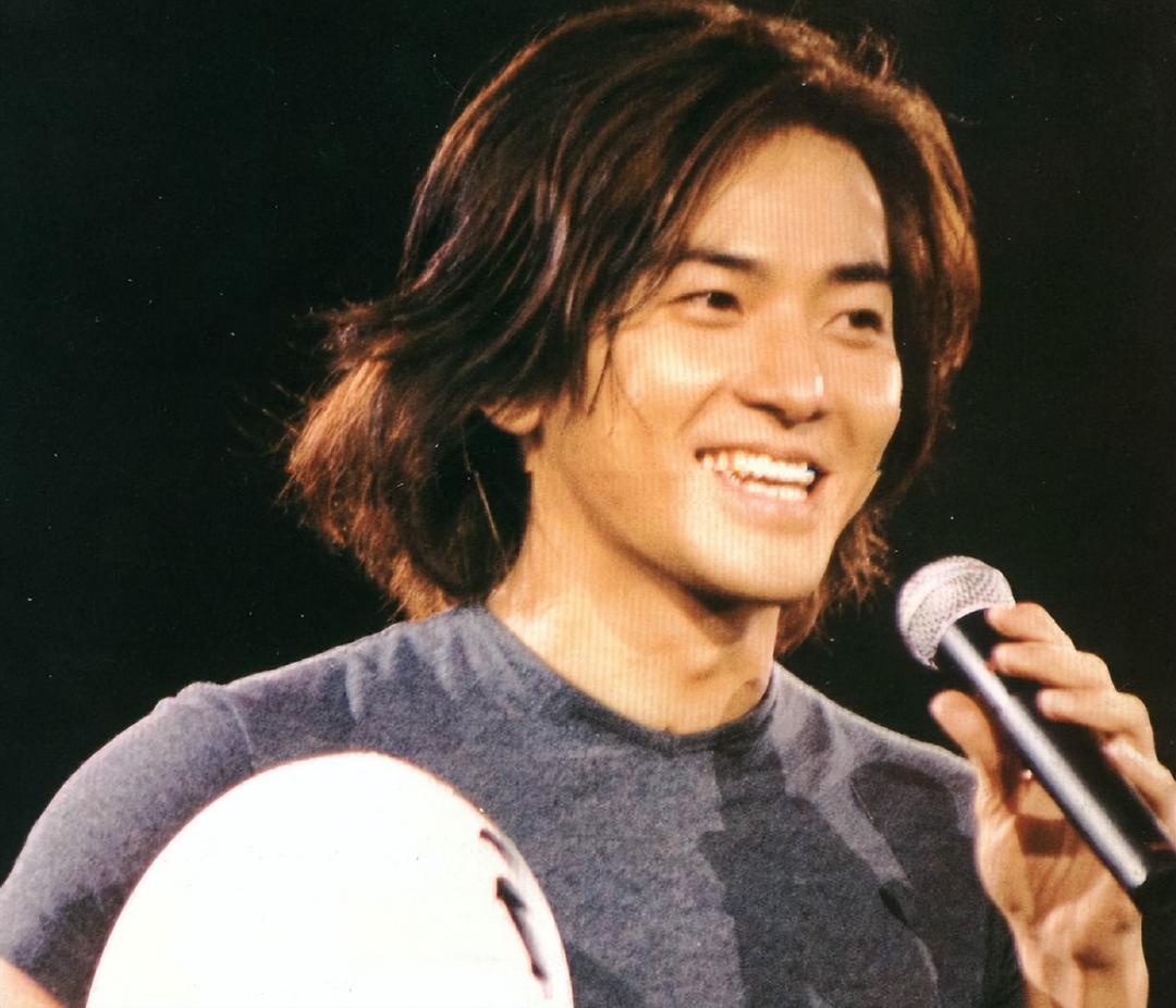 55-year-old Ekin Cheng lives in Japan, his face is gray and thin, and ...