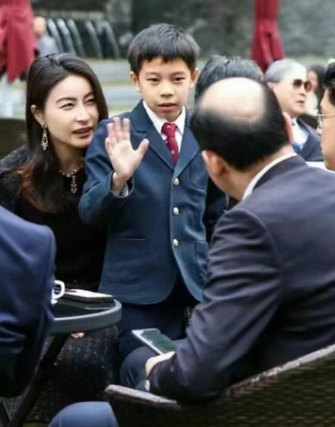 Guo Jingjing and Deng Yaping are a rare combination! His temperament is controversial, but he ...