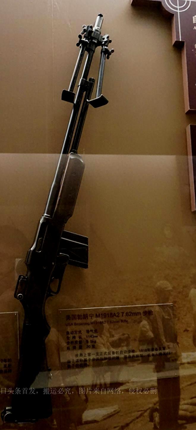 The US military's standard light machine gun BAR has a poor reputation ...