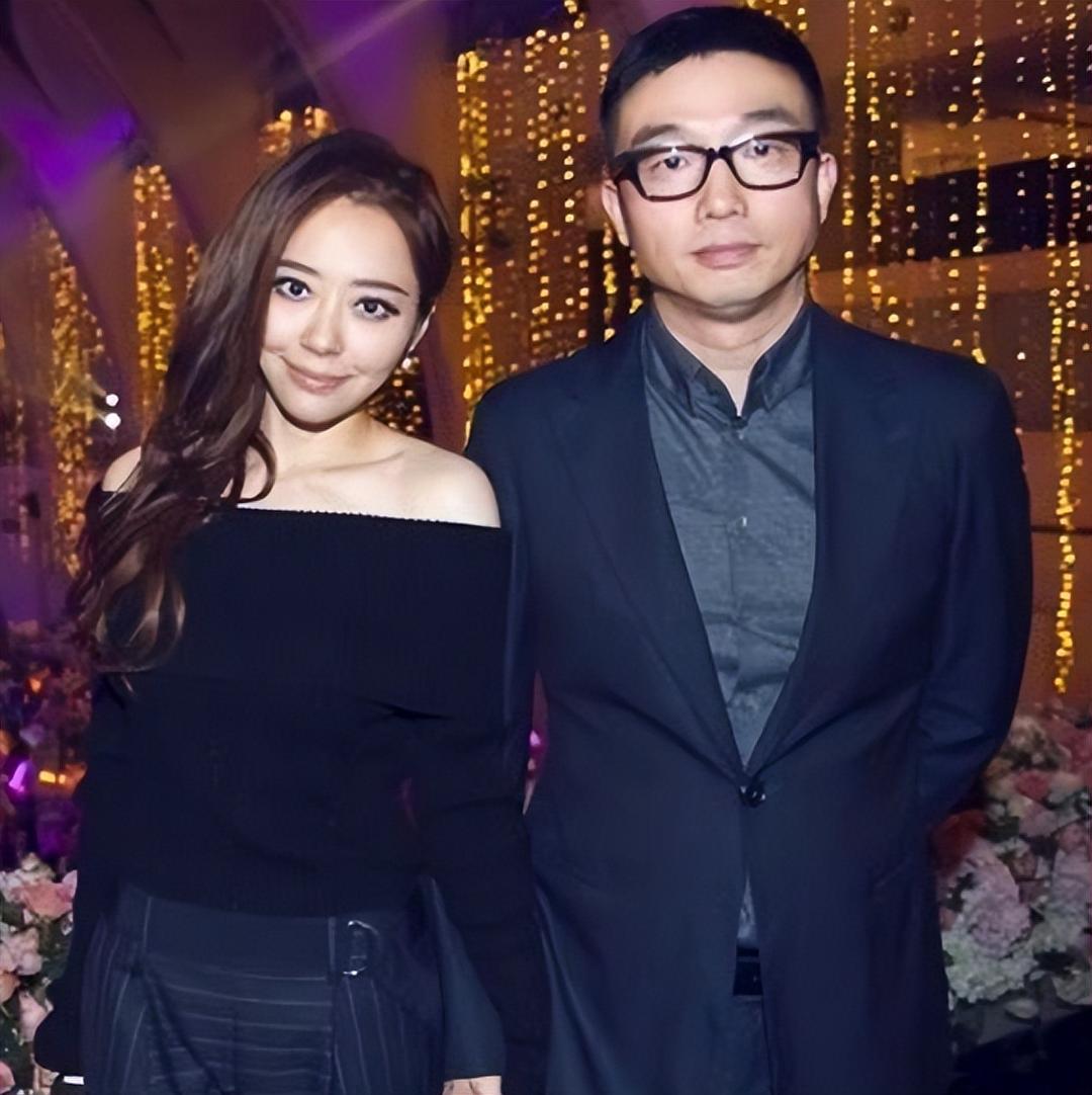 Zhang Liangying is a singer with a beautiful singing voice and a ...