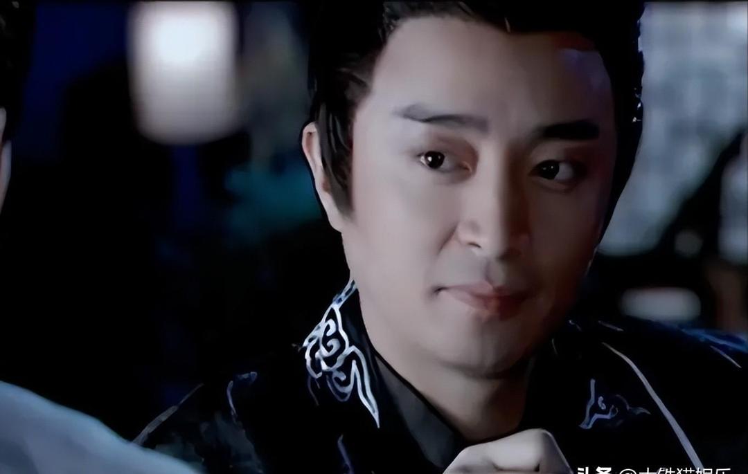 Seven martial arts actors, with graceful figures and passionate ...