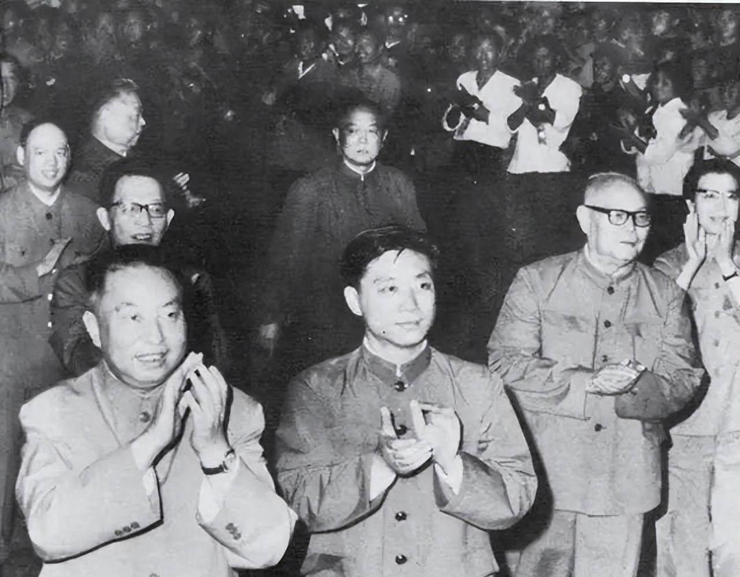 In 1976, Secretary Wang Hongwen realized something was wrong and ...