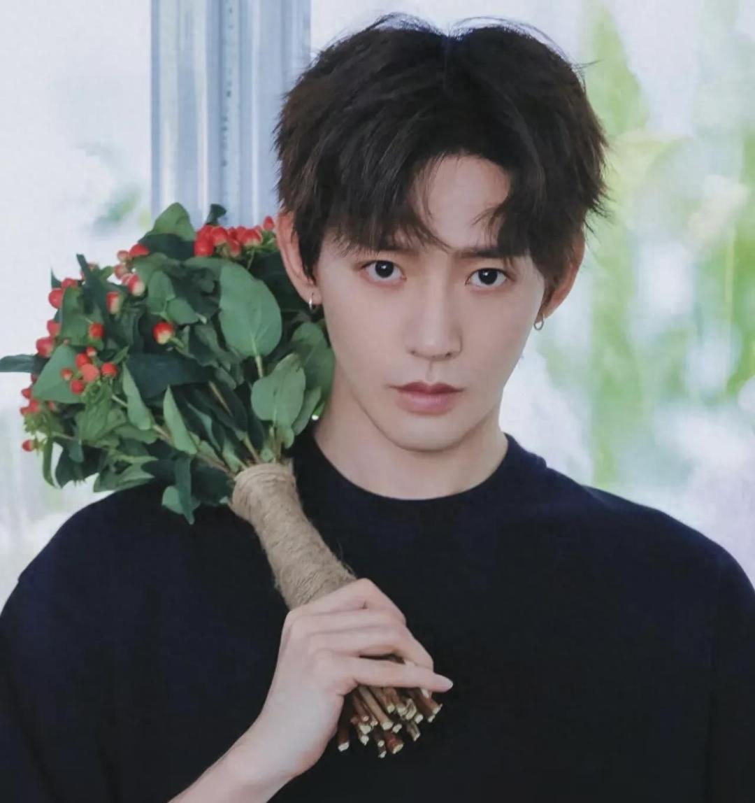 Chen Duling and Deng Wei's love affair suspected to be exposed! The two were in the same frame ...