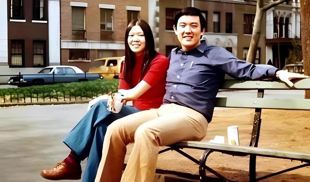 A photo of Ma Ying-jeou and Zhou Meiqing in 1975. He was 25 years old that year. How could he be ...