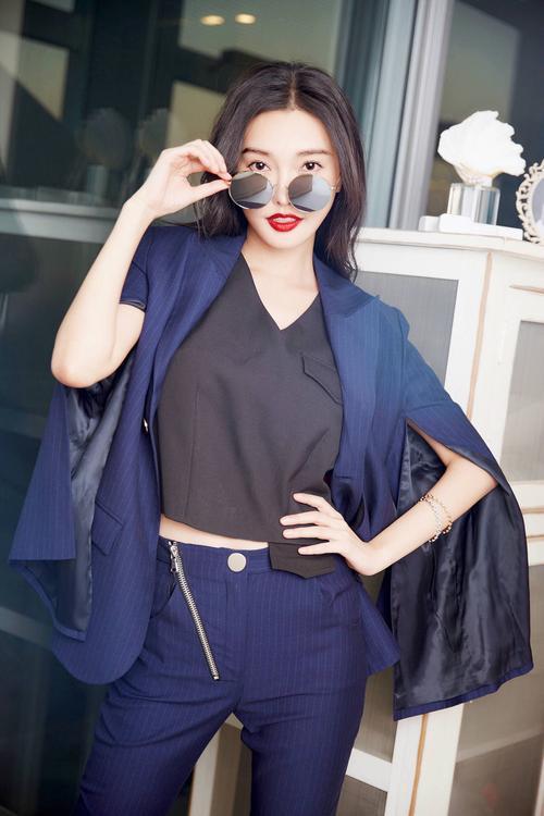 Chow Yun-fat's 28-year-old "daughter" Tong Fei is really bold in her ...