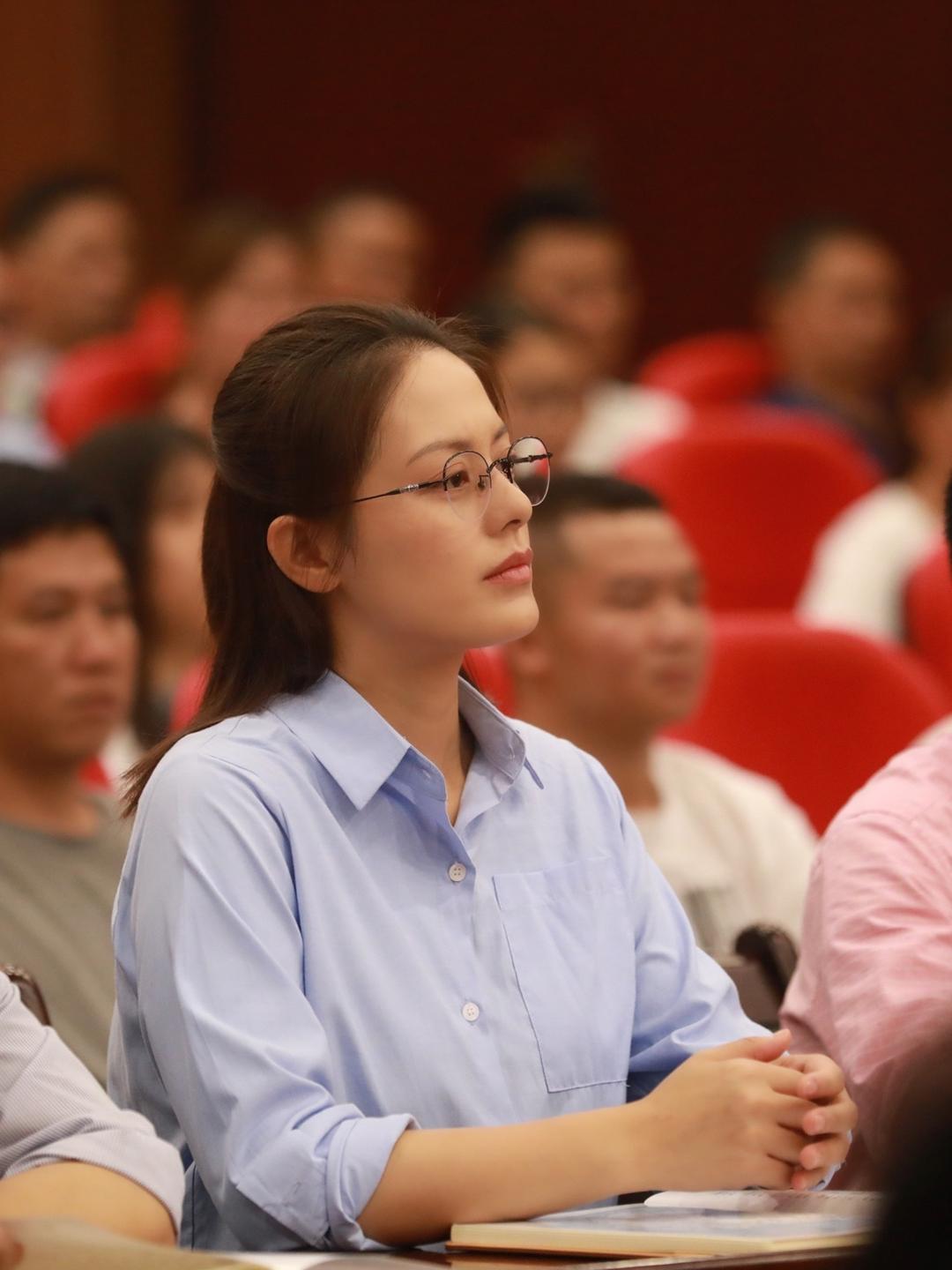 The actors' interpretations of Huang Wenxiu: Yang Rong, Lang Yueting ...