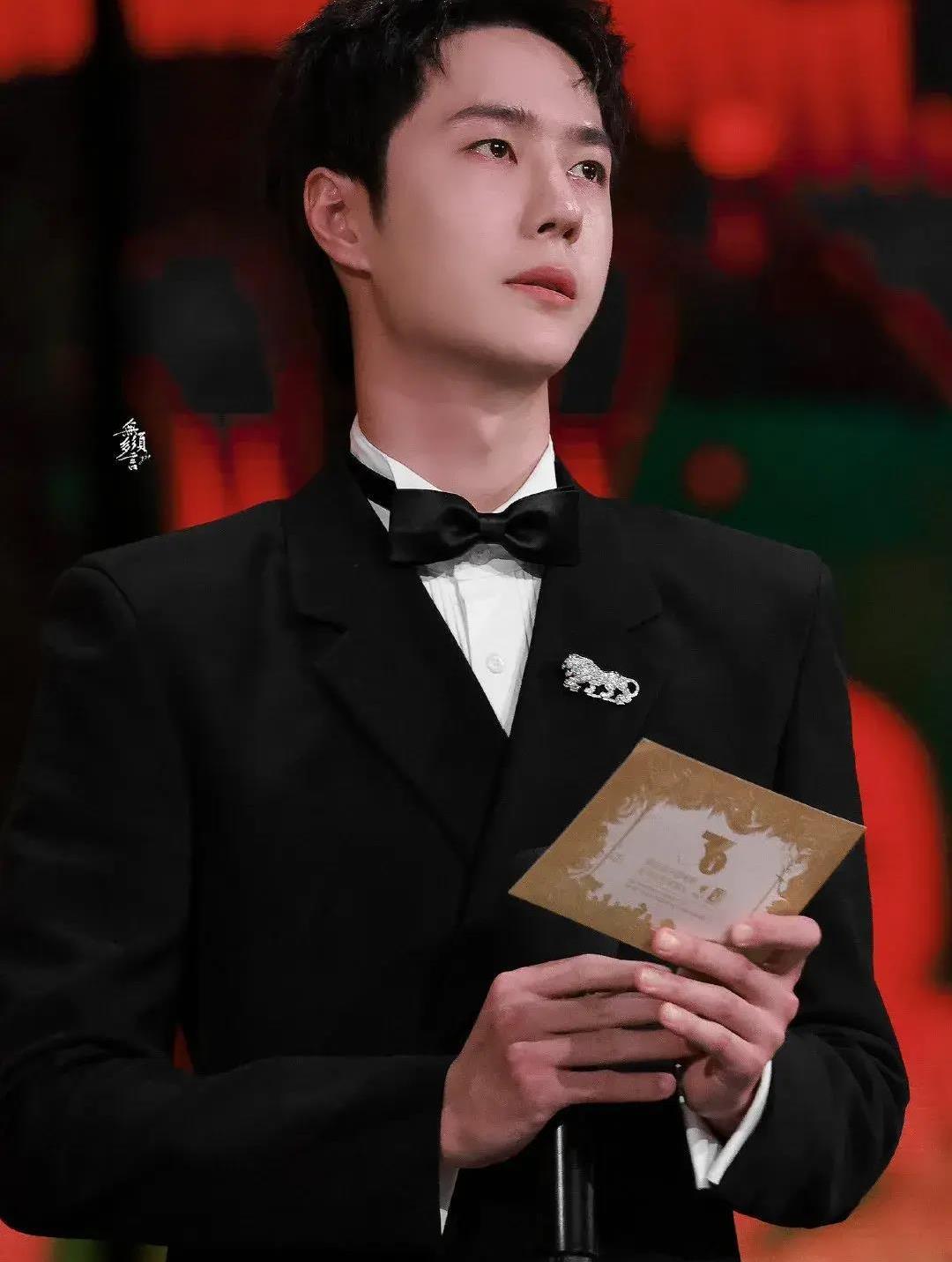 Wang Yibo's perfect performance on the night of "Golden Rooster Awards ...
