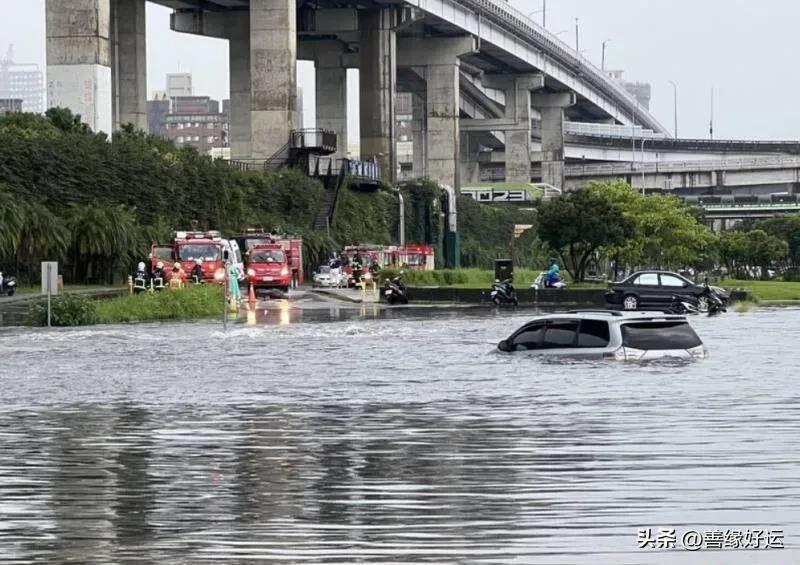 U.S. flood warning: Electric cars may ignite spontaneously in contact ...