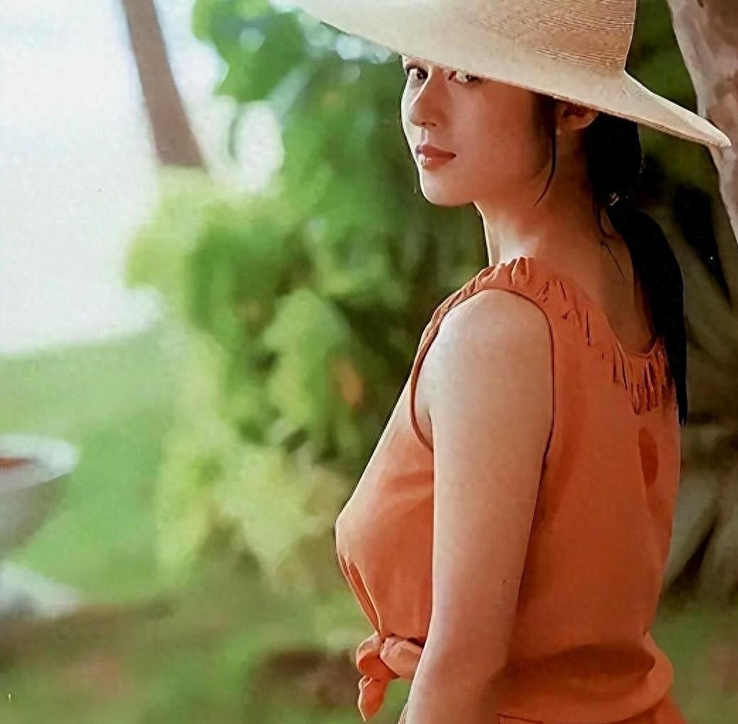 Review "Chikako Aoyama", the queen of the third-level films, with an angel face and a devil ...