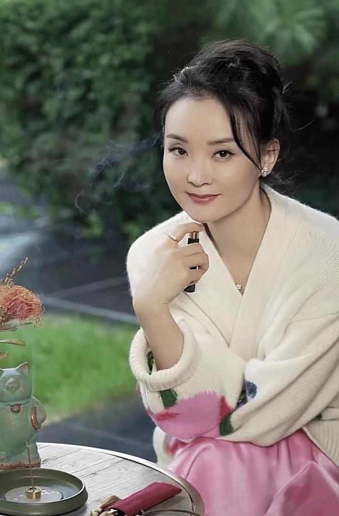 49-year-old Wang Yan's remarks sparked controversy, and she danced ...