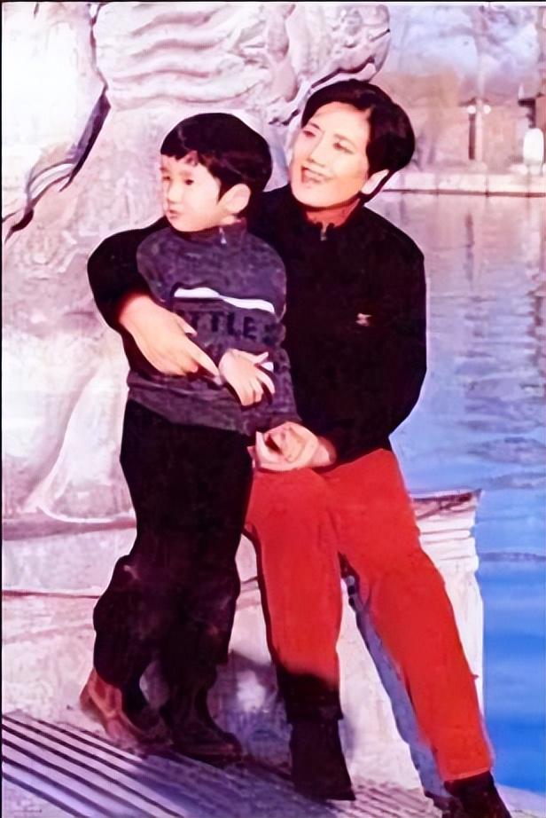 Actor Li Xiuming, who retired to do business when he became famous, is ...