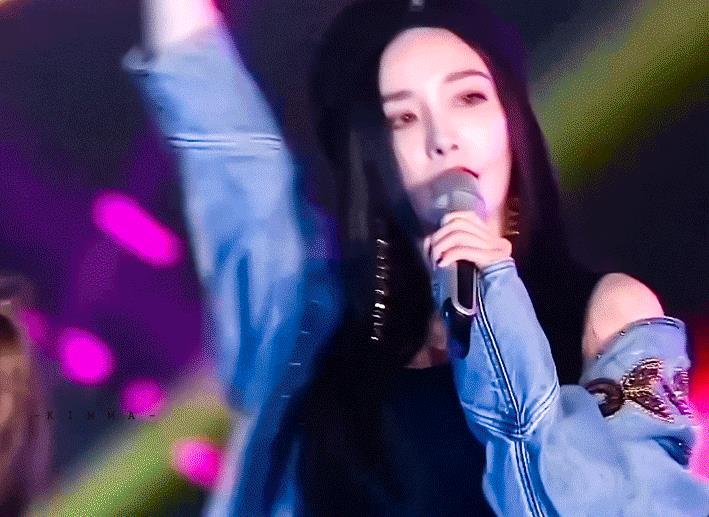 The ahead-of-its-time trend of "exposed underwear and see-through ...