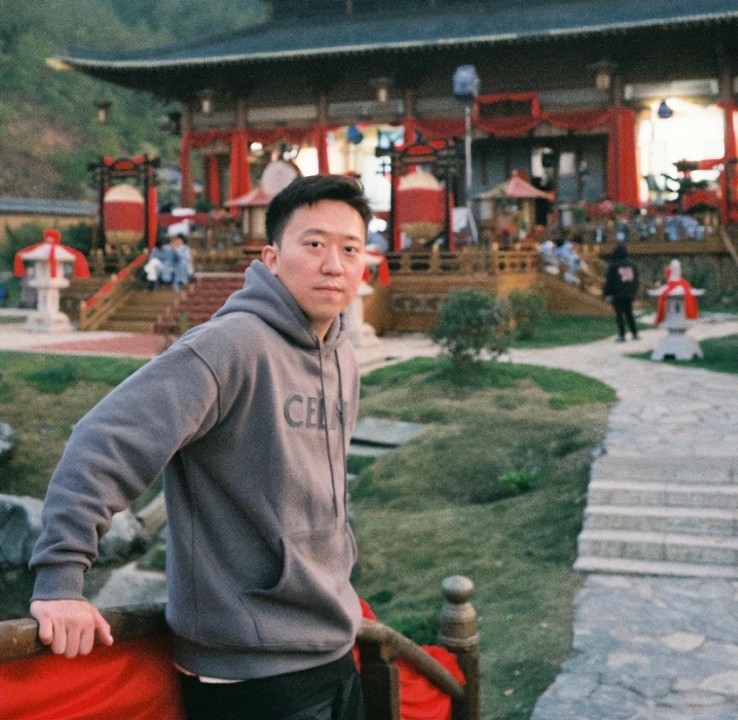 Cai Wenjing and Liu Wenyang officially announced their relationship! The man is the producer of ...