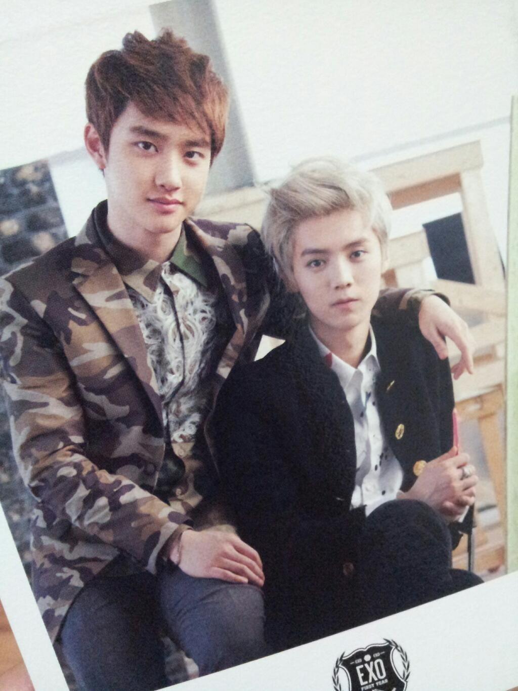 Brother Luhan was exposed to smoking indoors and has been fined! Can we bear not to smoke this ...