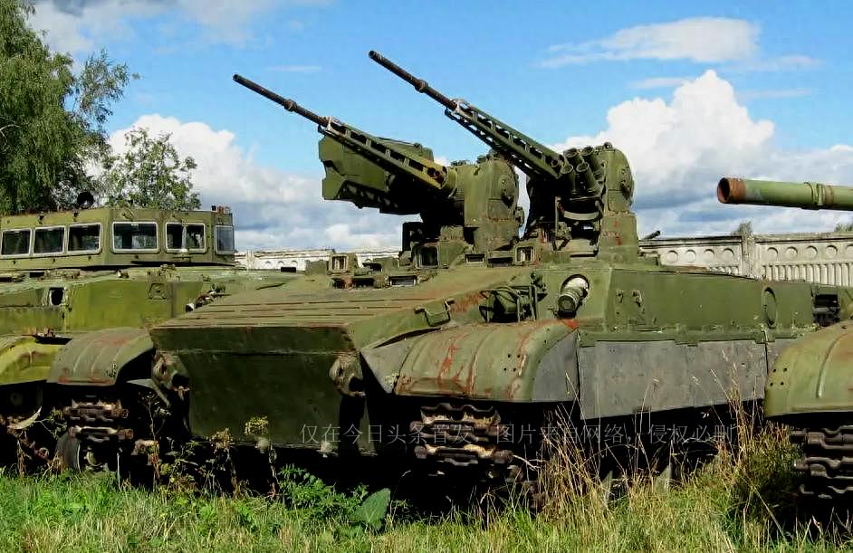 The Russian-style BMPT "Terminator" carries cloud explosive bombs ...