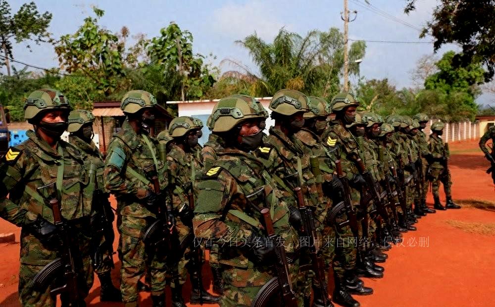 They are all equipped with Type 81 rifles and also use Type 03 grenades ...