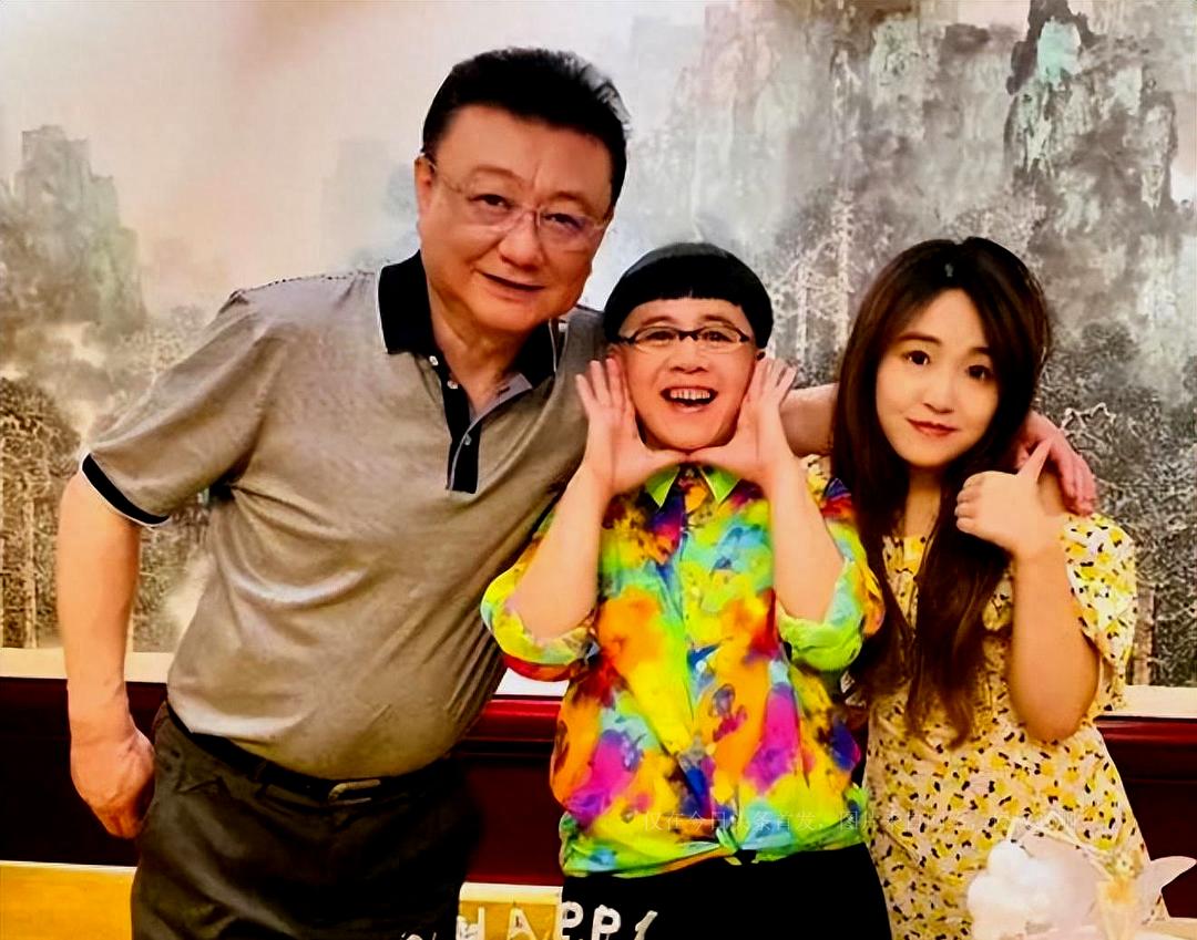 CCTV anchor Wang Ning makes a rare appearance with her good-looking ...
