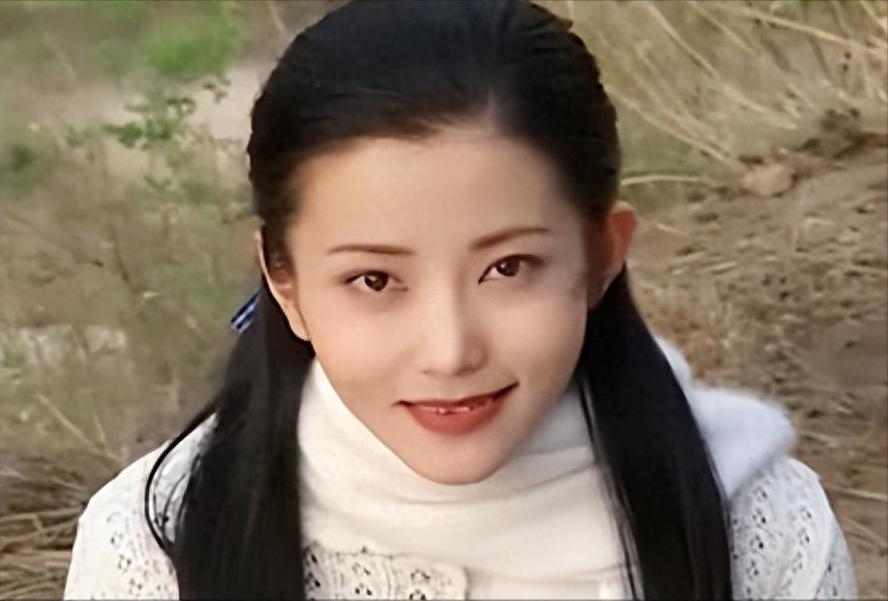 Looking at Li Yu 14 years later, he was buried in a wedding dress, her ...