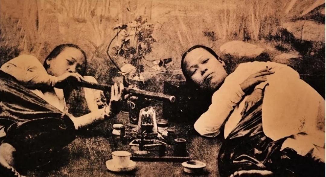 Real scenes of opium dens in the late Qing Dynasty: men are skinny and ...