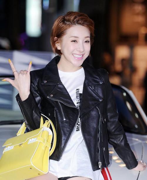 From "Wild Road" to "Robbing Ear", the story behind Huang Ying's ...