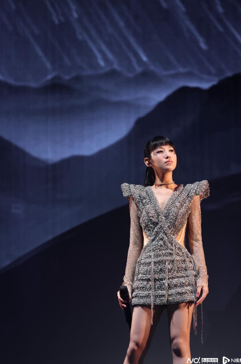 Yan Mingxi set fire to Hong Kong, and the 18-year-old genius made a ...