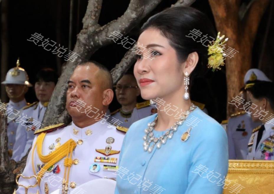 Sineenat's new look with the Queen Mother's Pearl Tear Necklace is stunningly beautiful and has ...