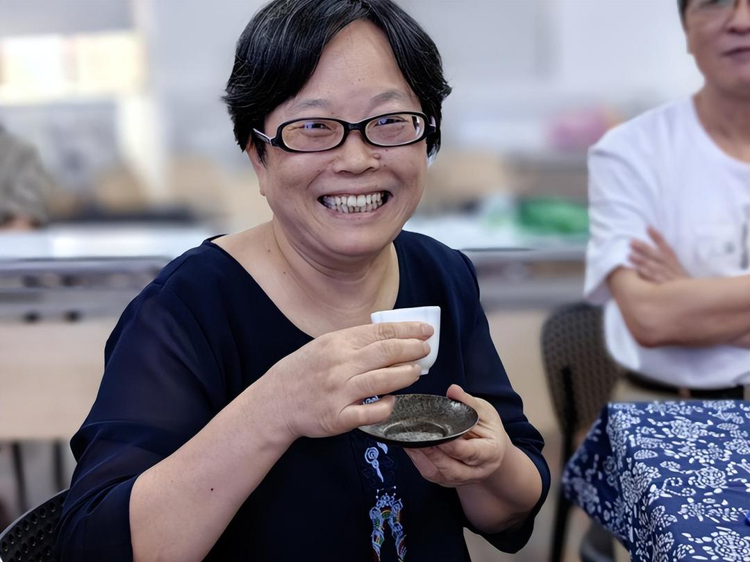 Smell the fragrance and drink tea, calm your mind and reflect on the ...