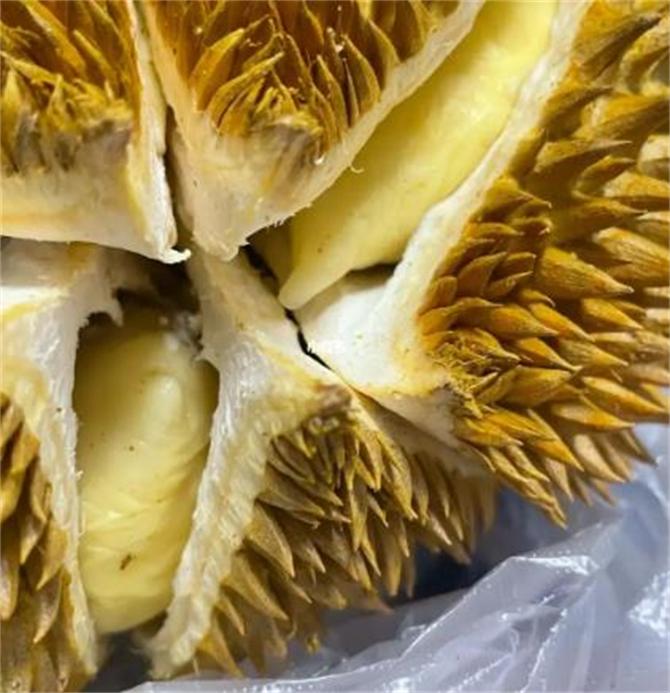 No matter how difficult it is to open the durian, find the right place ...