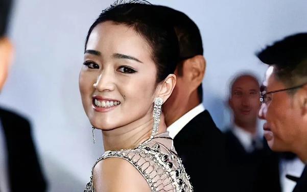 Gong Li's 75-year-old second-married husband suddenly hit the screen ...