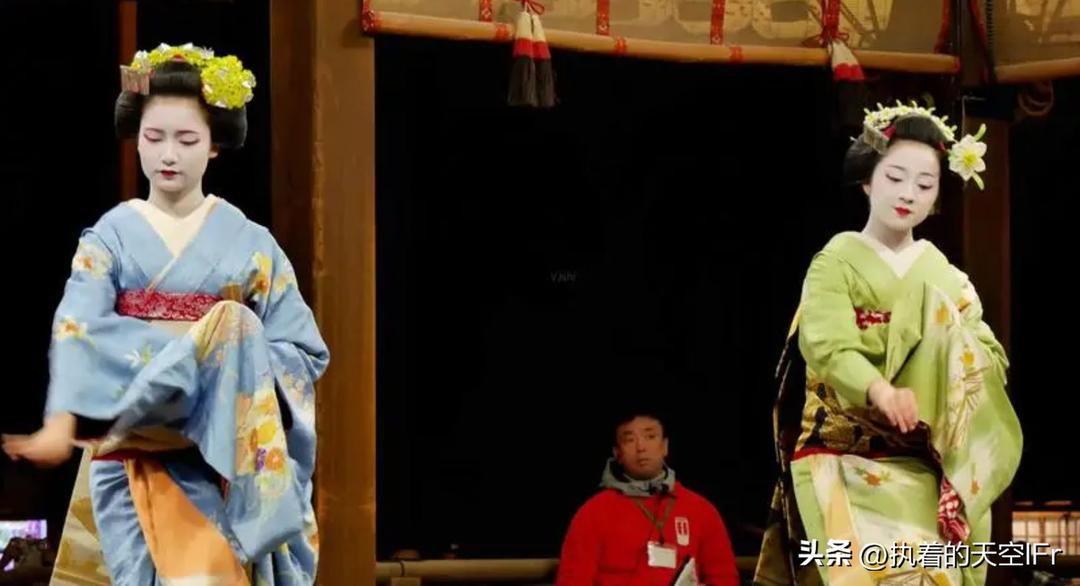 The Charm of Japanese Theater Arts: The Magic of Kabuki, Noh and Other ...