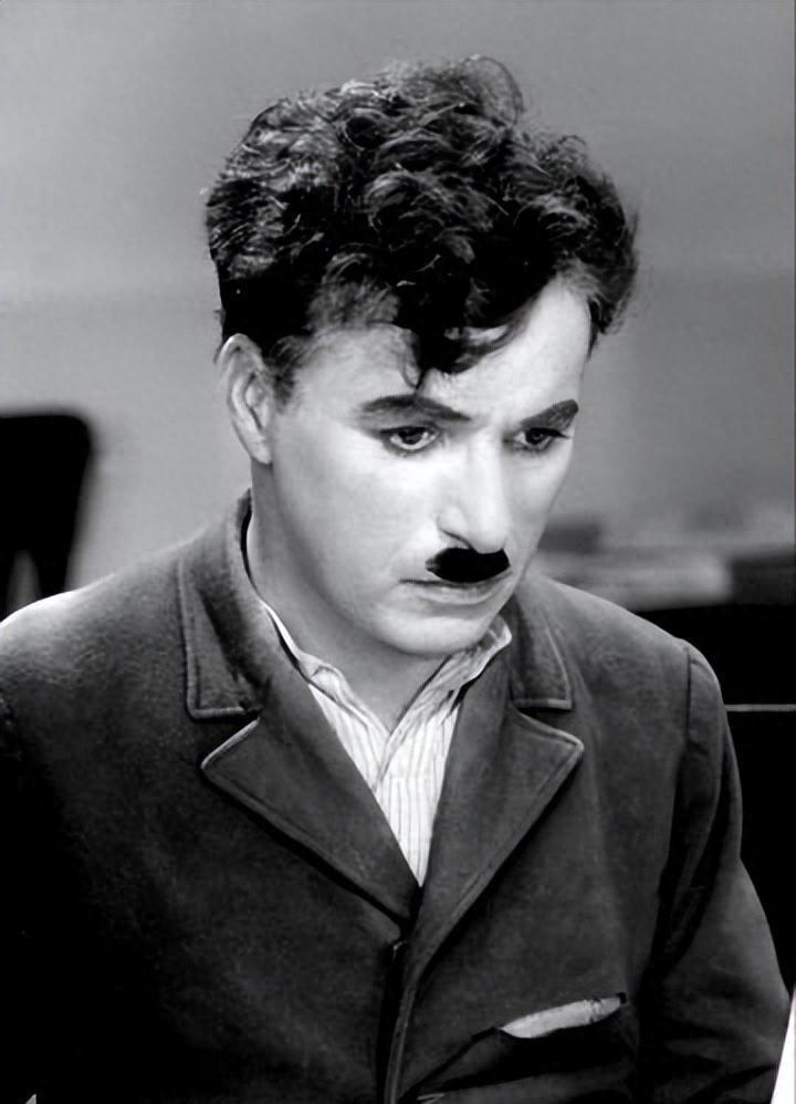 Laughing with tears, Charlie Chaplin's legendary life was full of drama ...