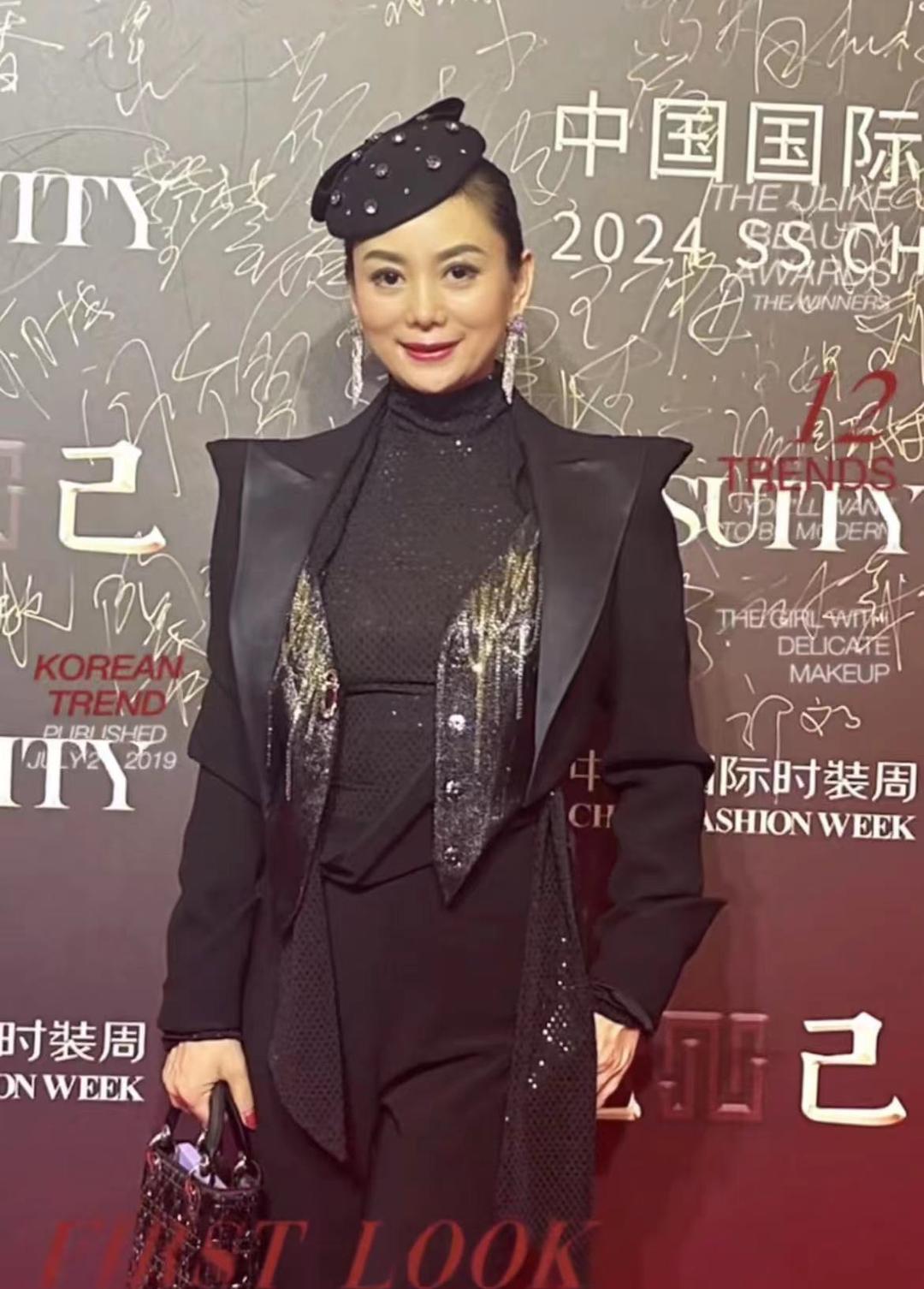 Zhu Jun's wife Tan Mei caused controversy. She attended the dinner with ...