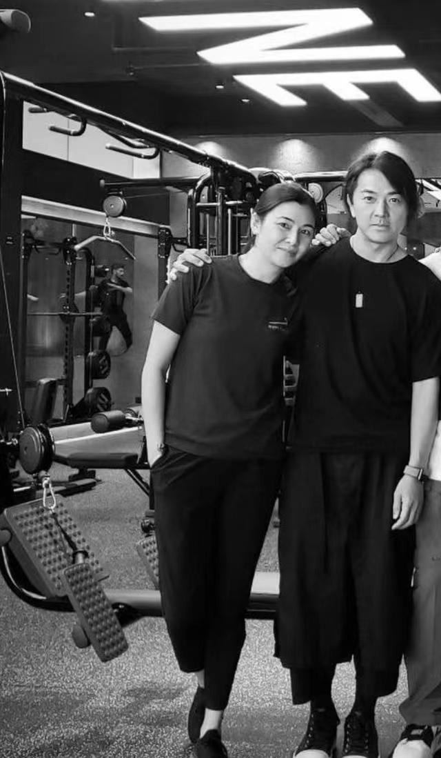 Ekin Cheng and his wife settled in Japan and went to the supermarket ...