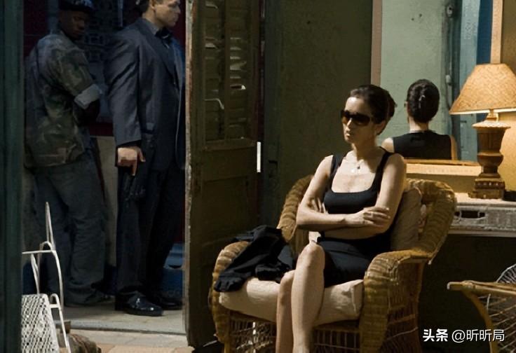 Two police detectives catch a gang organization. What difficulties did ...