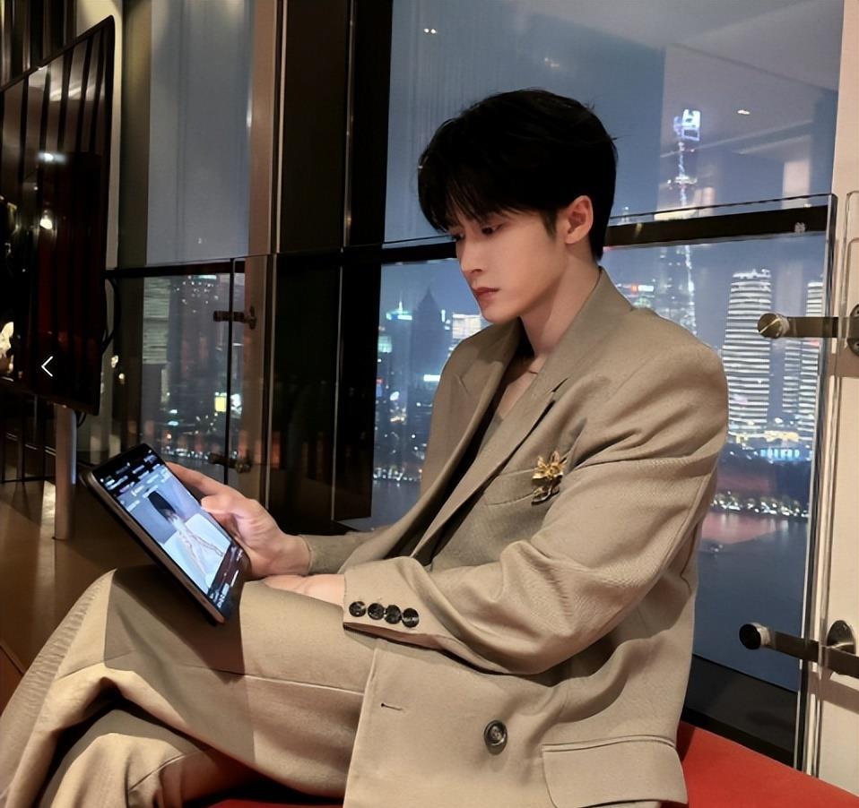 How important is an actor's height? Just watch Tan Kenci in "Missing ...