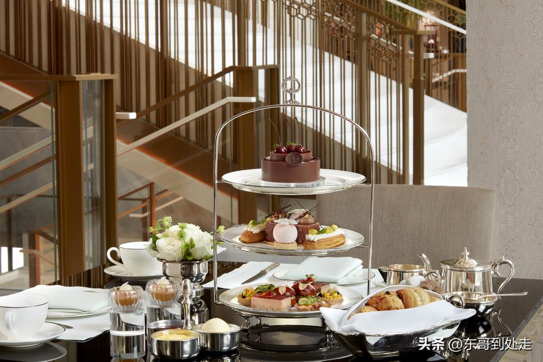 Peninsula Classic Afternoon Tea is a model of heritage and elegance ...