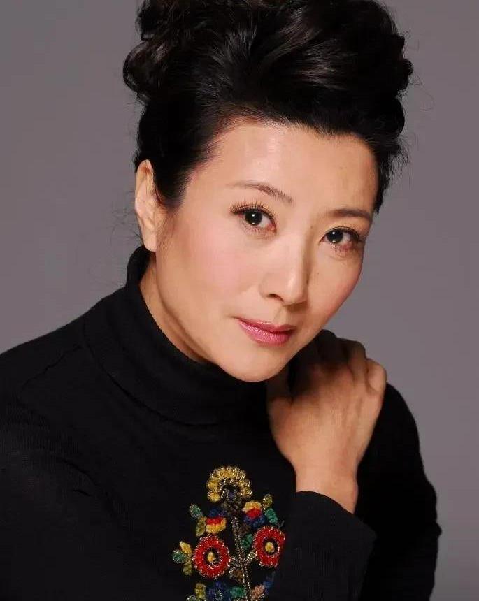 Wang Jing can be called a "clean stream" in the entertainment industry, and her life choices are ...