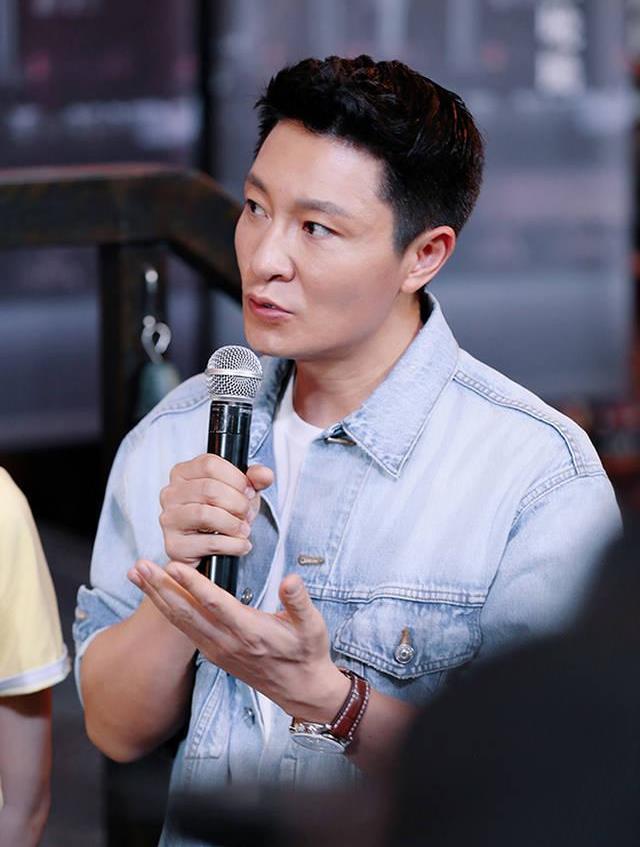 Born into a royal family, it is rumored that she is in love with Han ...