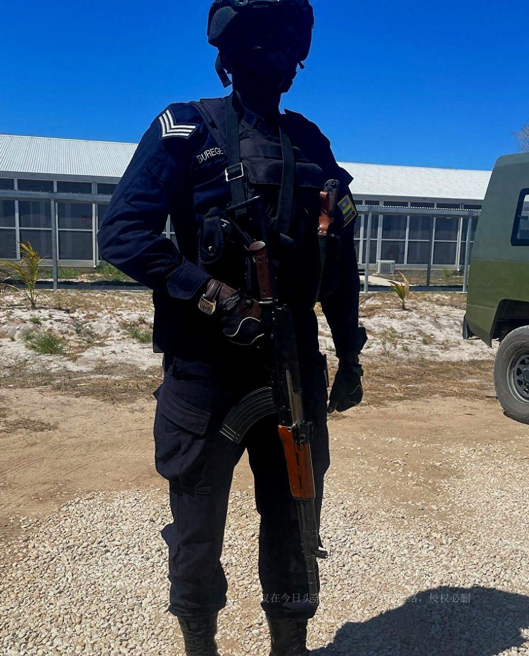 They are all equipped with Type 81 rifles and also use Type 03 grenades ...