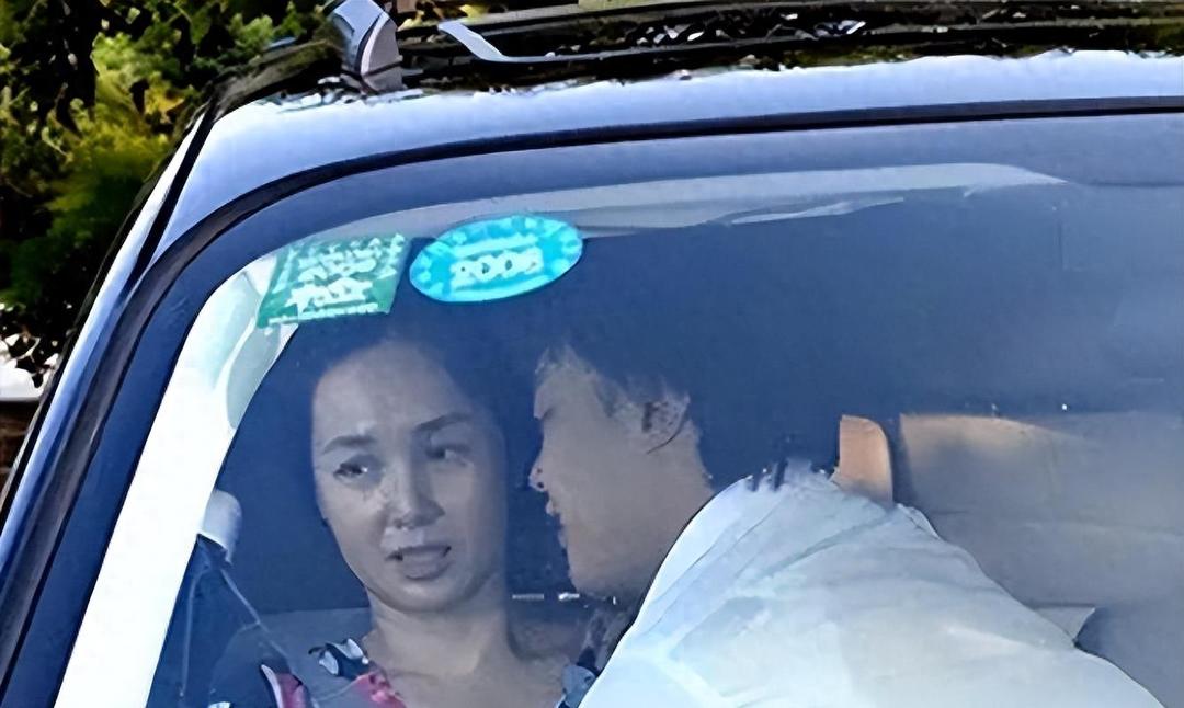 This time, 57-year-old Jiang Wenli was stripped naked in "scandal" - iMedia