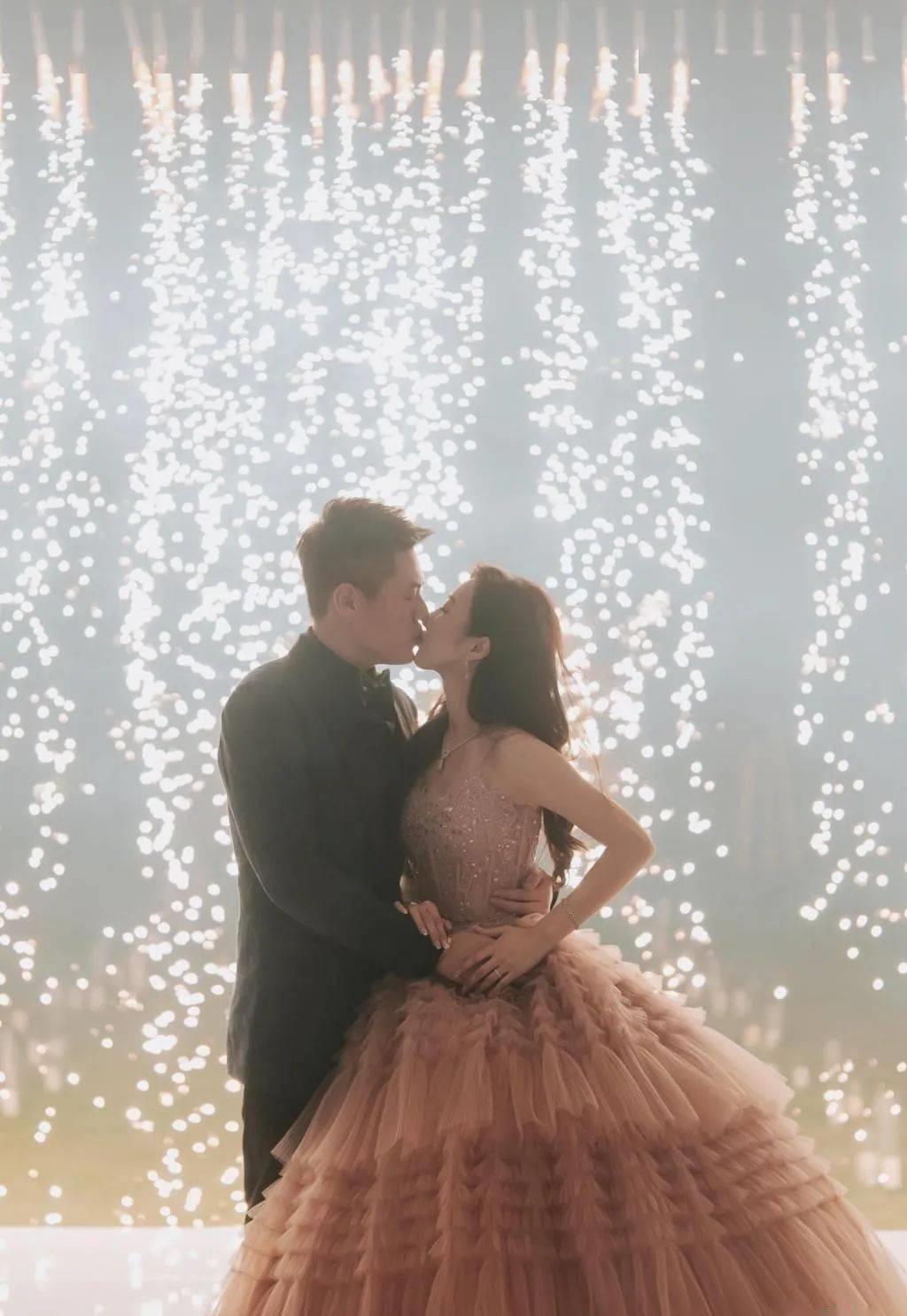 He Yiting's luxurious wedding, with gorgeous fireworks and romantic ...