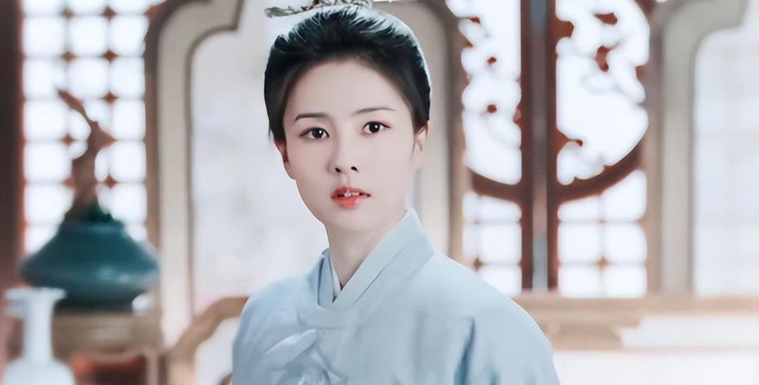 A new photo of Bailu's new drama was revealed, with a frown and a ...