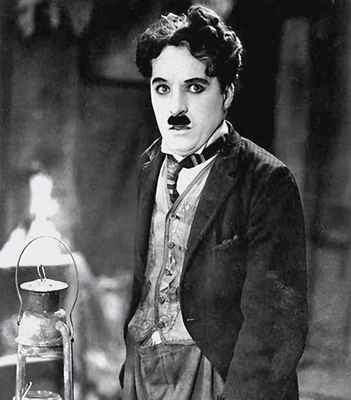 Laughing with tears, Charlie Chaplin's legendary life was full of drama ...