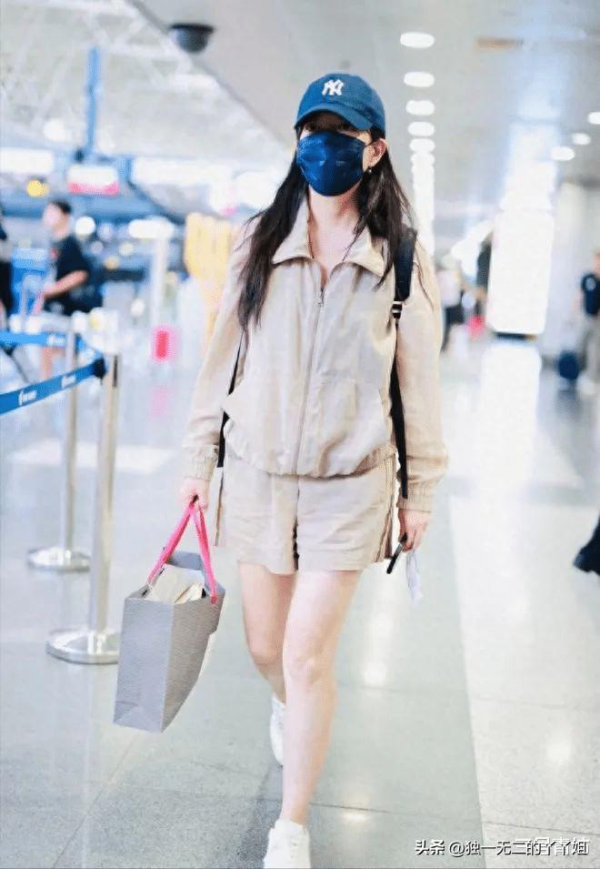 After disappearing for more than a year, 47-year-old Zhao Wei finally ...