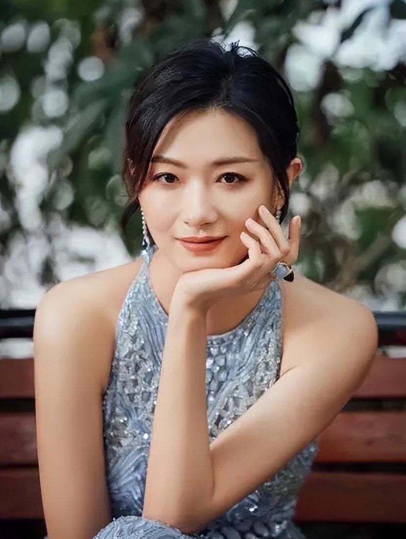 After rejecting the unspoken rules many times, Wan Qian became famous ...