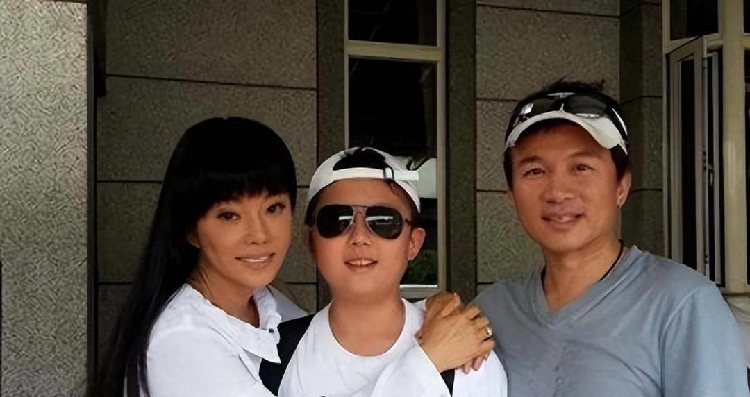 Breastfeeding for 12 years, the disabled actress Di Ying sent her son ...